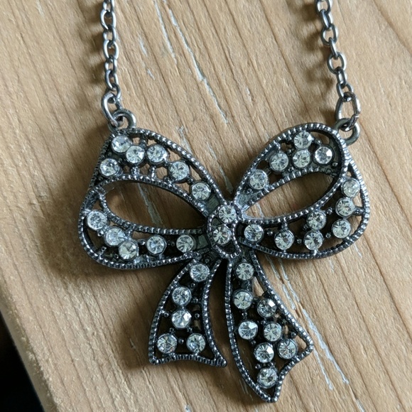 Jewelry | Silver Rhinestone Bow Necklace | Poshmark